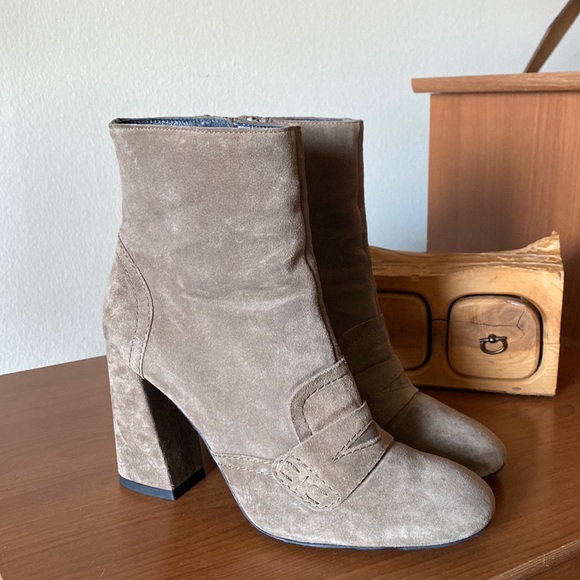 Stuart Weitzman | Shoes | Stuart Weitzman Moxanne Penny Slot Boot ...